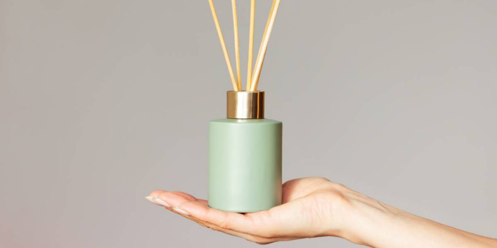 Use of natural oil diffuser at night boosts memory among older adults